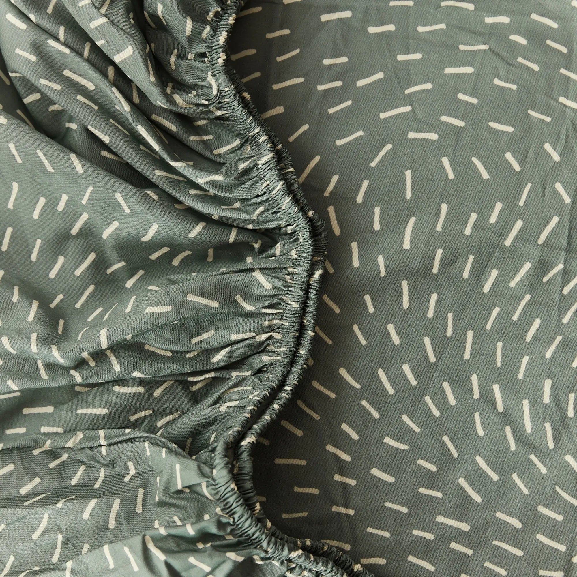Dashes Organic Cotton Fitted Sheet – Myza