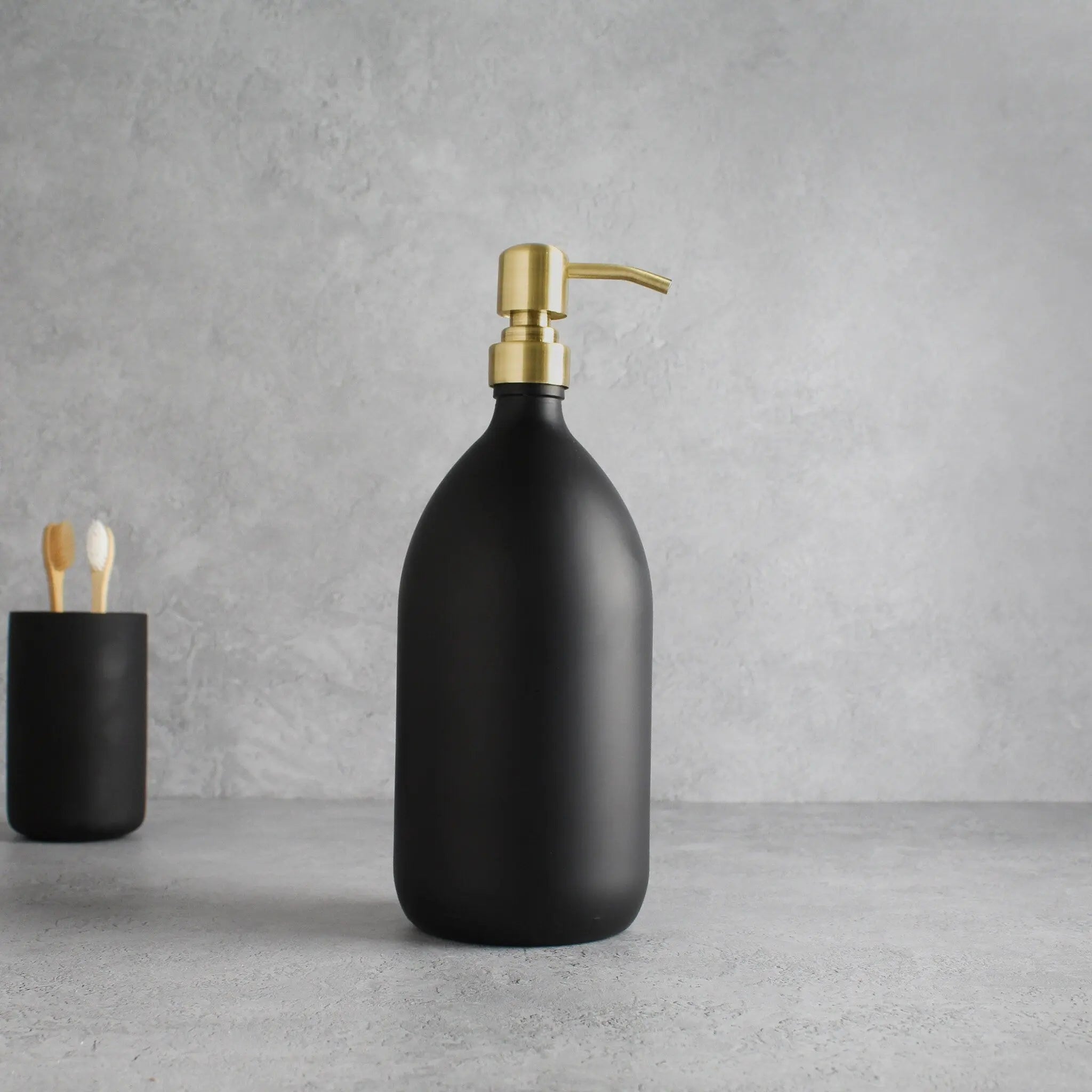 Matte Black Glass Dispenser Bottle With Gold Pump – Myza